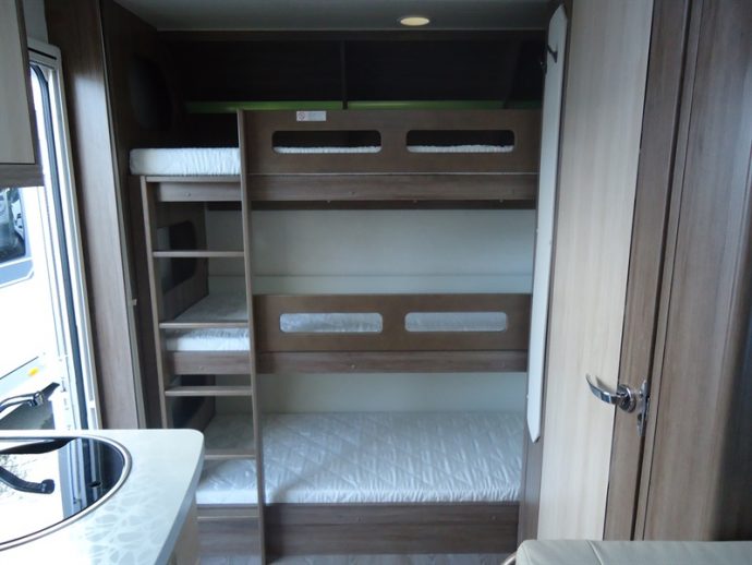 Caravane luxe forain - auto sport